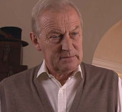 Geoffrey Whitehead Biography, Videos - FamousWhy